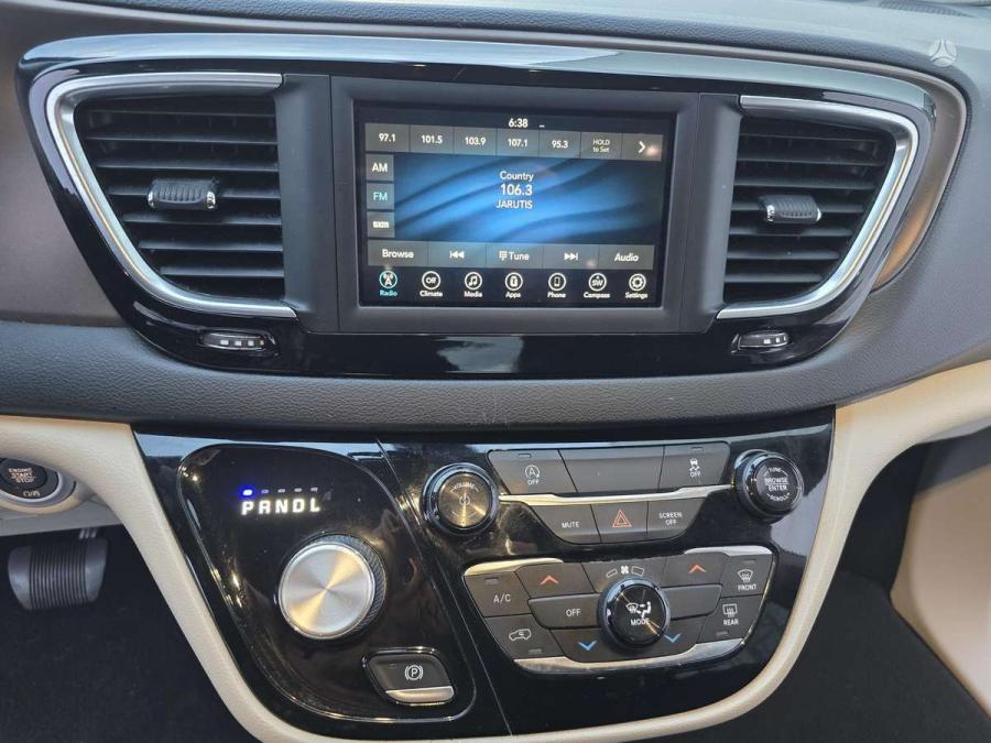 Red Chrysler Pacifica 2020 in Siauliai, with an engine capacity of 3.61 L and mileage of 229 thousand km for 9900 €, photo 12 on AUTOMOTO.COM.LV
