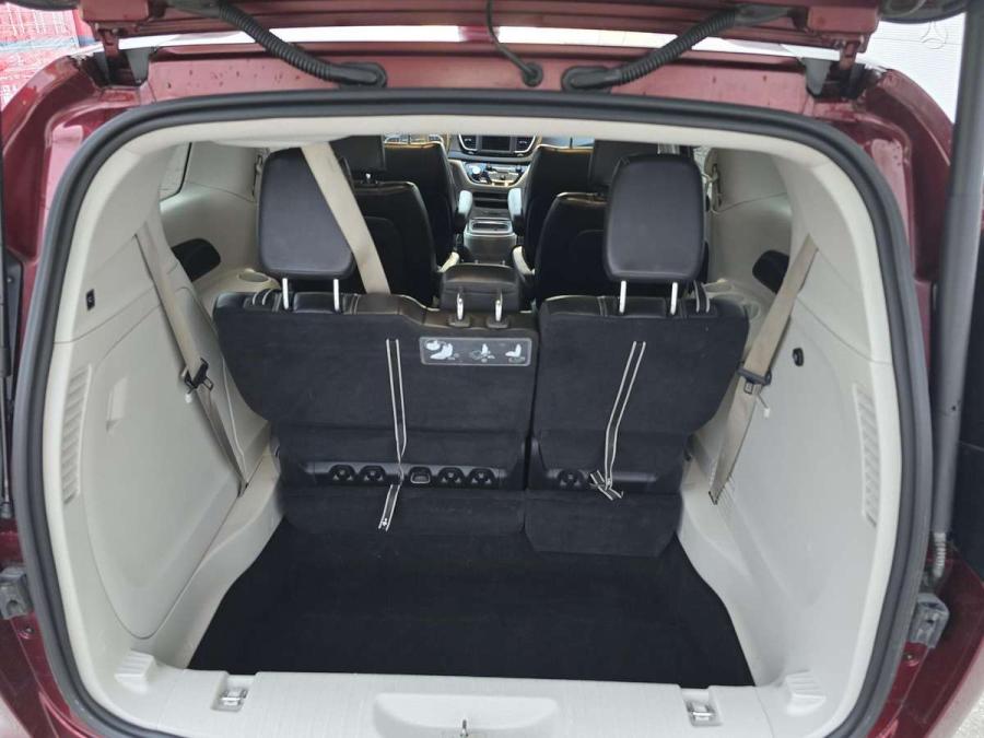 Red Chrysler Pacifica 2020 in Siauliai, with an engine capacity of 3.61 L and mileage of 229 thousand km for 9900 €, photo 16 on AUTOMOTO.COM.LV