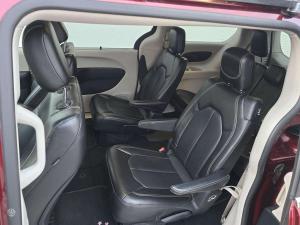 Red Chrysler Pacifica 2020 in Siauliai, with an engine capacity of 3.61 L and mileage of 229 thousand km for 9900 €, photo 19 on AUTOMOTO.COM.LV