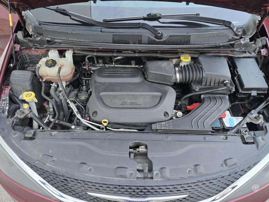 Red Chrysler Pacifica 2020 in Siauliai, with an engine capacity of 3.61 L and mileage of 229 thousand km for 9900 €, photo 20 on AUTOMOTO.COM.LV