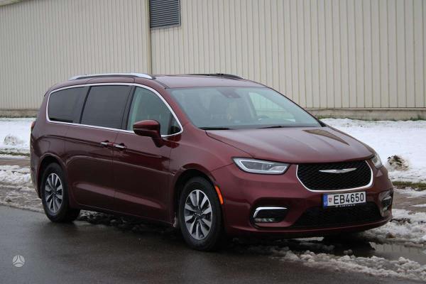 Sarkans Chrysler Pacifica 2021 Viļņa, ar dzinēja tilpumu 3.61 L un nobraukumu 152 tūkst. km par 25900 €, foto 1 vietnē AUTOMOTO.COM.LV