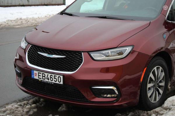 Sarkans Chrysler Pacifica 2021 Viļņa, ar dzinēja tilpumu 3.61 L un nobraukumu 152 tūkst. km par 25900 €, foto 9 vietnē AUTOMOTO.COM.LV