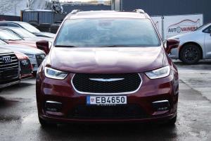 Red Chrysler Pacifica 2021 in Vilnius, with an engine capacity of 3.61 L and mileage of 152 thousand km for 25900 €, photo 7 on AUTOMOTO.COM.LV