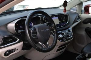 Red Chrysler Pacifica 2021 in Vilnius, with an engine capacity of 3.61 L and mileage of 152 thousand km for 25900 €, photo 16 on AUTOMOTO.COM.LV