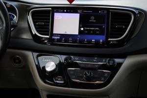 Red Chrysler Pacifica 2021 in Vilnius, with an engine capacity of 3.61 L and mileage of 152 thousand km for 25900 €, photo 18 on AUTOMOTO.COM.LV