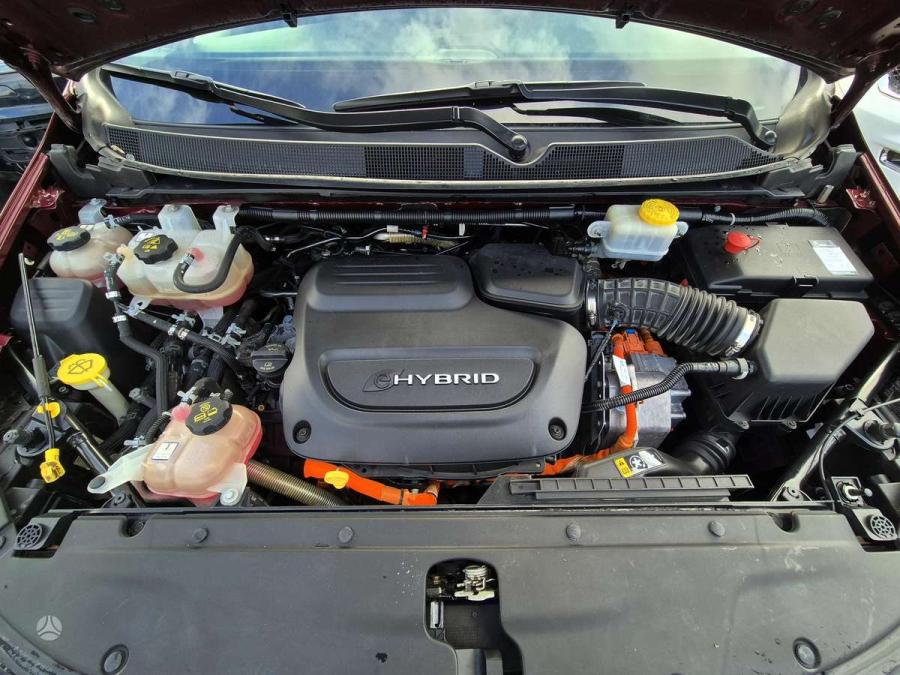 Red Chrysler Pacifica 2021 in Vilnius, with an engine capacity of 3.61 L and mileage of 152 thousand km for 25900 €, photo 31 on AUTOMOTO.COM.LV