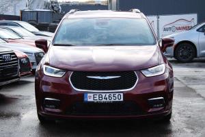 Red Chrysler Pacifica 2021 in Vilnius, with an engine capacity of 3.61 L and mileage of 152 thousand km for 25900 €, photo  on AUTOMOTO.COM.LV