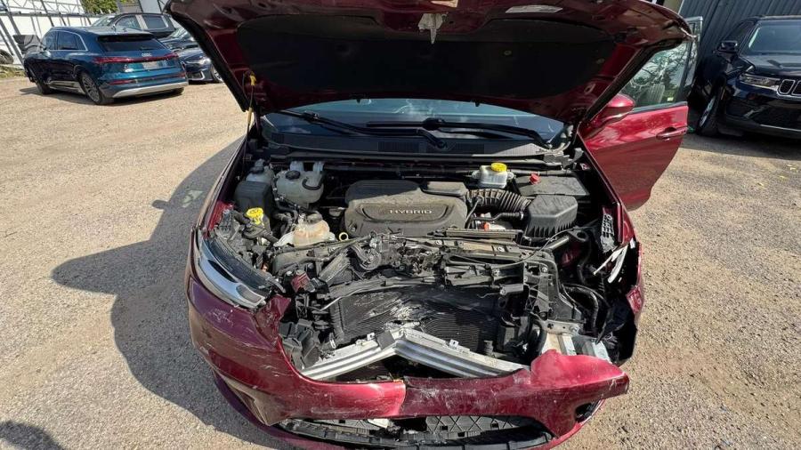 Red Chrysler Pacifica 2021 in Ukmerge, with an engine capacity of 3.61 L and mileage of 125 thousand km for 11499 €, photo 7 on AUTOMOTO.COM.LV