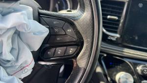Red Chrysler Pacifica 2021 in Ukmerge, with an engine capacity of 3.61 L and mileage of 125 thousand km for 11499 €, photo 12 on AUTOMOTO.COM.LV