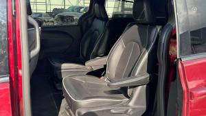 Red Chrysler Pacifica 2021 in Ukmerge, with an engine capacity of 3.61 L and mileage of 125 thousand km for 11499 €, photo 16 on AUTOMOTO.COM.LV