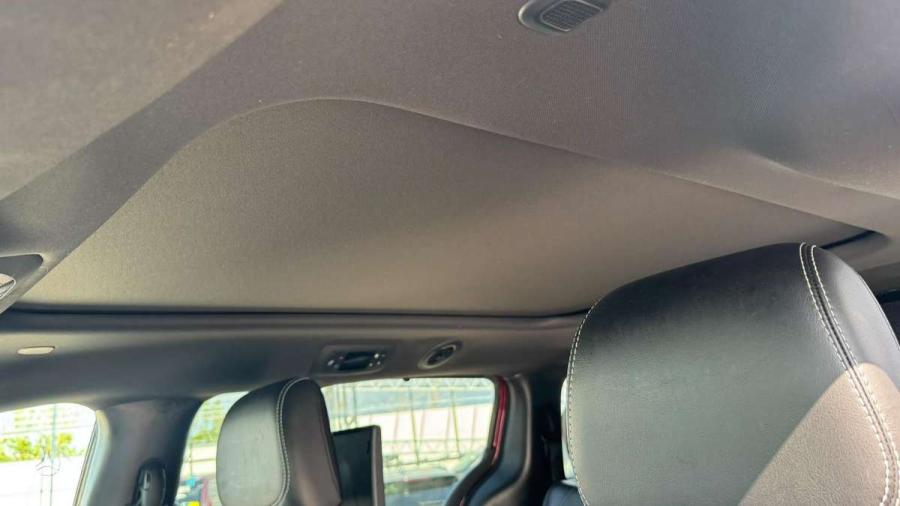 Red Chrysler Pacifica 2021 in Ukmerge, with an engine capacity of 3.61 L and mileage of 125 thousand km for 11499 €, photo 17 on AUTOMOTO.COM.LV