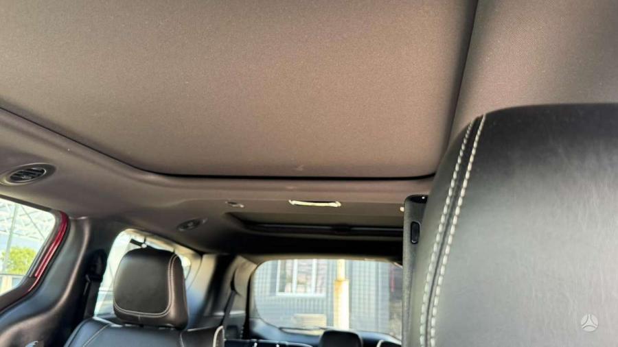 Red Chrysler Pacifica 2021 in Ukmerge, with an engine capacity of 3.61 L and mileage of 125 thousand km for 11499 €, photo 18 on AUTOMOTO.COM.LV