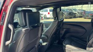 Red Chrysler Pacifica 2021 in Ukmerge, with an engine capacity of 3.61 L and mileage of 125 thousand km for 11499 €, photo 21 on AUTOMOTO.COM.LV