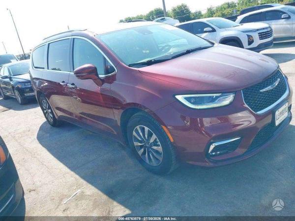 Sarkans Chrysler Pacifica 2021 Kauņa, ar dzinēja tilpumu 3.60 L un nobraukumu 180 tūkst. km par 14800 €, foto 1 vietnē AUTOMOTO.COM.LV