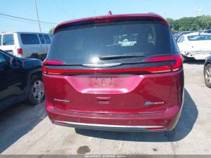 Red Chrysler Pacifica 2021 in Kaunas, with an engine capacity of 3.60 L and mileage of 180 thousand km for 14800 €, photo 5 on AUTOMOTO.COM.LV