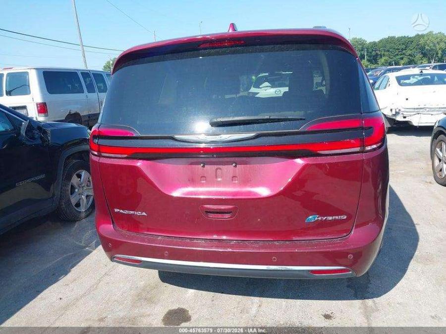 Red Chrysler Pacifica 2021 in Kaunas, with an engine capacity of 3.60 L and mileage of 180 thousand km for 14800 €, photo 5 on AUTOMOTO.COM.LV