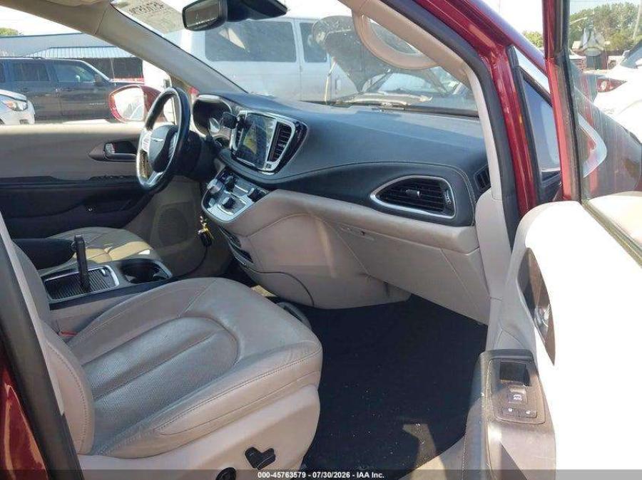 Red Chrysler Pacifica 2021 in Kaunas, with an engine capacity of 3.60 L and mileage of 180 thousand km for 14800 €, photo 8 on AUTOMOTO.COM.LV