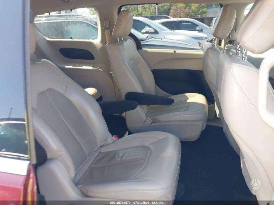Red Chrysler Pacifica 2021 in Kaunas, with an engine capacity of 3.60 L and mileage of 180 thousand km for 14800 €, photo 9 on AUTOMOTO.COM.LV