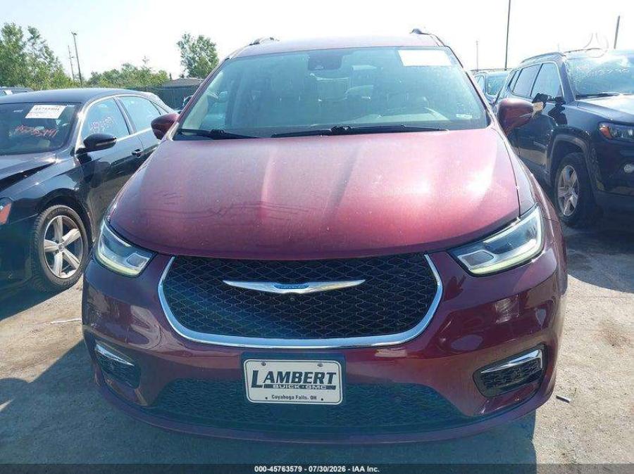 Red Chrysler Pacifica 2021 in Kaunas, with an engine capacity of 3.60 L and mileage of 180 thousand km for 14800 €, photo 12 on AUTOMOTO.COM.LV