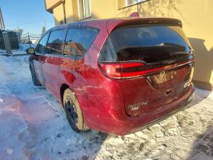 Red Chrysler Pacifica 2022 in Siauliai, with an engine capacity of 3.61 L and mileage of 131 thousand km for 16000 €, photo 3 on AUTOMOTO.COM.LV