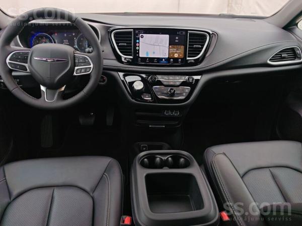 Red Chrysler Pacifica 2025 in Jelgava, with an engine capacity of 3.60 L and mileage of 18 thousand km for 45900 €, photo 8 on AUTOMOTO.COM.LV