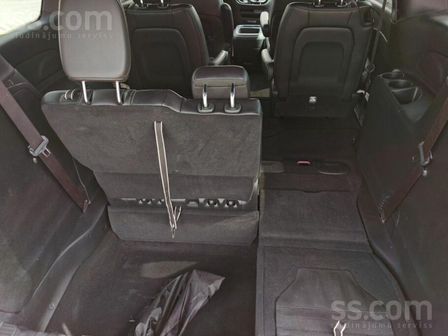 Red Chrysler Pacifica 2025 in Jelgava, with an engine capacity of 3.60 L and mileage of 18 thousand km for 45900 €, photo 15 on AUTOMOTO.COM.LV