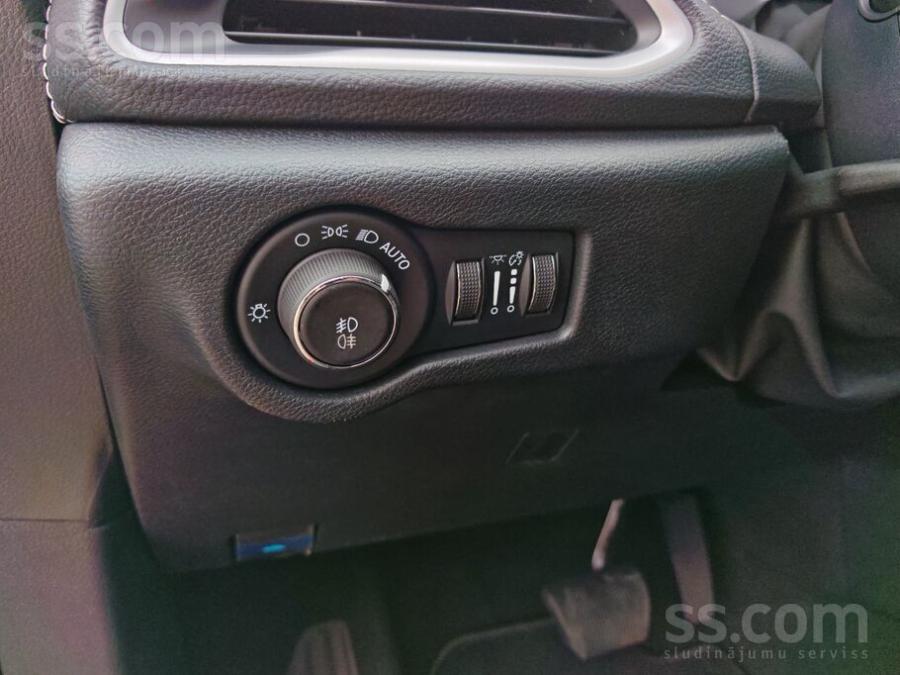 Red Chrysler Pacifica 2025 in Jelgava, with an engine capacity of 3.60 L and mileage of 18 thousand km for 45900 €, photo 27 on AUTOMOTO.COM.LV