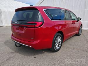 Red Chrysler Pacifica 2025 in Jelgava, with an engine capacity of 3.60 L and mileage of 18 thousand km for 45900 €, photo 36 on AUTOMOTO.COM.LV