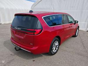 Red Chrysler Pacifica 2025 in Jelgava, with an engine capacity of 3.60 L and mileage of 18 thousand km for 44900 €, photo 4 on AUTOMOTO.COM.LV