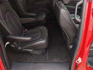 Red Chrysler Pacifica 2025 in Jelgava, with an engine capacity of 3.60 L and mileage of 18 thousand km for 44900 €, photo 11 on AUTOMOTO.COM.LV