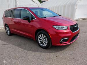 Red Chrysler Pacifica 2025 in Jelgava, with an engine capacity of 3.60 L and mileage of 18 thousand km for 44900 €, photo 33 on AUTOMOTO.COM.LV