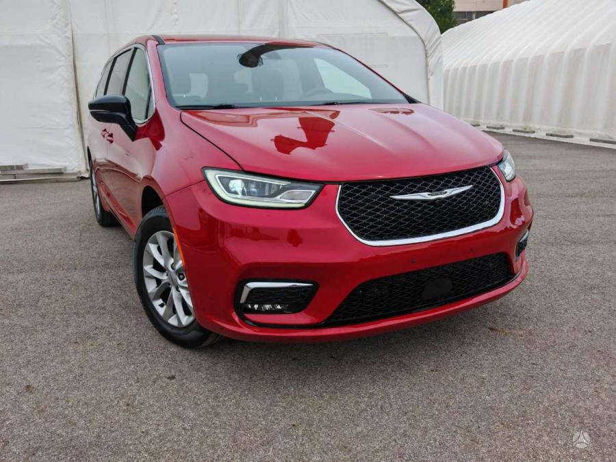 Red Chrysler Pacifica 2025 in Jelgava, with an engine capacity of 3.60 L and mileage of 18 thousand km for 44900 €, photo 34 on AUTOMOTO.COM.LV
