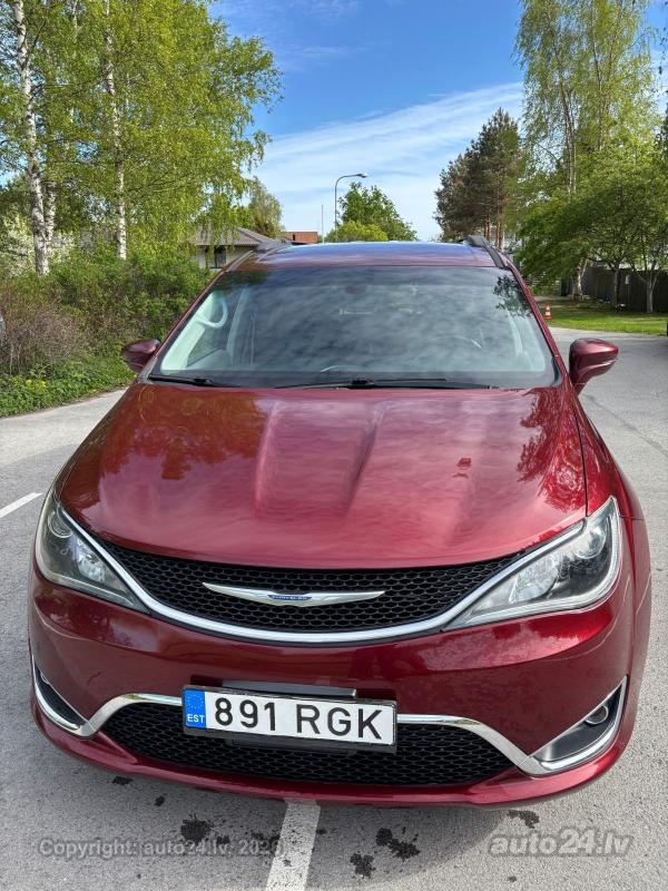Red Chrysler Pacifica 2016 in Tallinn, with an engine capacity of 3.60 L and mileage of 262 thousand km for 18900 €, photo 1 on AUTOMOTO.COM.LV