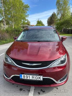 Sarkans Chrysler Pacifica 2016 Tallina, ar dzinēja tilpumu 3.60 L un nobraukumu 262 tūkst. km par 18900 €, foto  vietnē AUTOMOTO.COM.LV