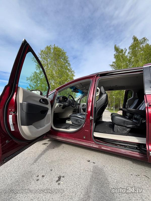 Red Chrysler Pacifica 2016 in Tallinn, with an engine capacity of 3.60 L and mileage of 262 thousand km for 18900 €, photo 6 on AUTOMOTO.COM.LV