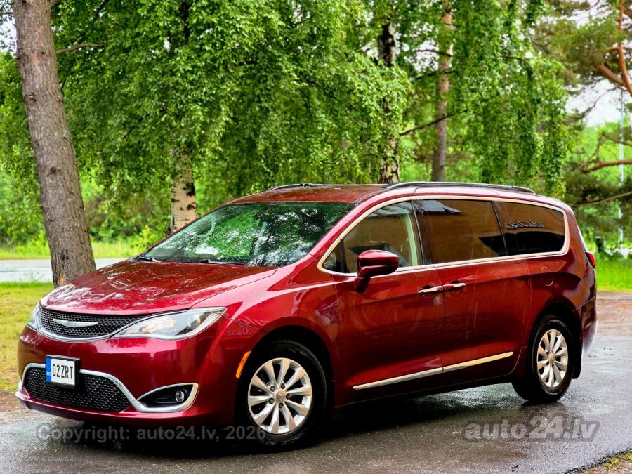 Sarkans Chrysler Pacifica 2017 Tallina, ar dzinēja tilpumu 3.60 L un nobraukumu 121 tūkst. km par 11490 €, foto 3 vietnē AUTOMOTO.COM.LV