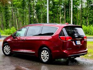 Sarkans Chrysler Pacifica 2017 Tallina, ar dzinēja tilpumu 3.60 L un nobraukumu 121 tūkst. km par 11490 €, foto 6 vietnē AUTOMOTO.COM.LV
