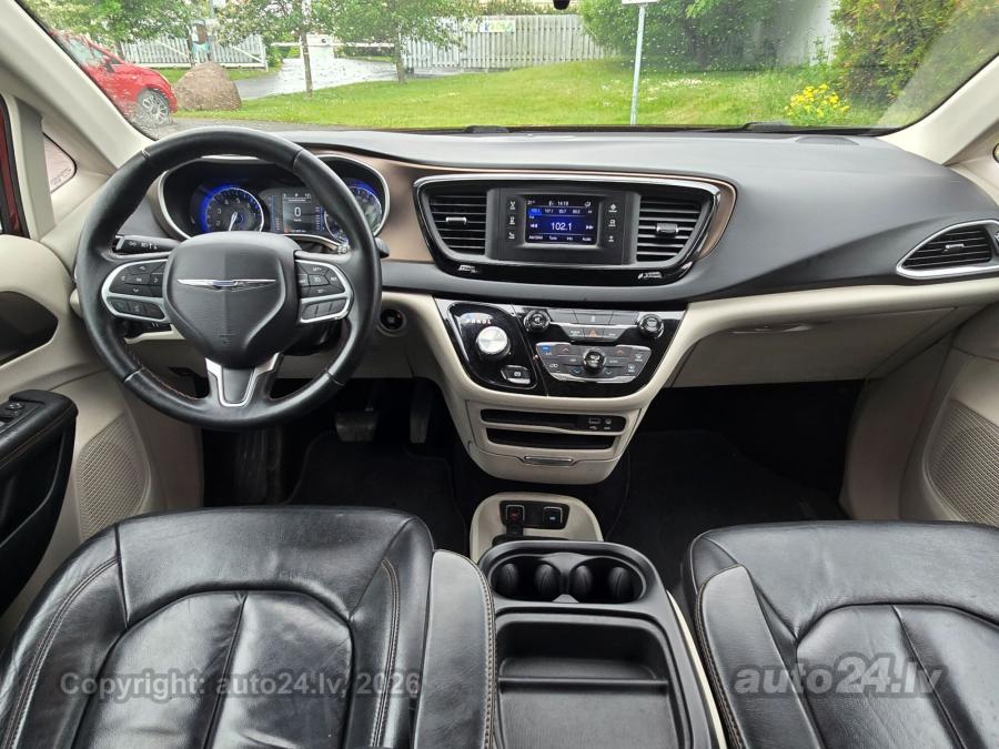 Sarkans Chrysler Pacifica 2017 Tallina, ar dzinēja tilpumu 3.60 L un nobraukumu 121 tūkst. km par 11490 €, foto 7 vietnē AUTOMOTO.COM.LV
