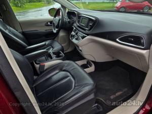 Sarkans Chrysler Pacifica 2017 Tallina, ar dzinēja tilpumu 3.60 L un nobraukumu 121 tūkst. km par 11490 €, foto 10 vietnē AUTOMOTO.COM.LV