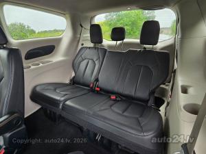 Sarkans Chrysler Pacifica 2017 Tallina, ar dzinēja tilpumu 3.60 L un nobraukumu 121 tūkst. km par 11490 €, foto 13 vietnē AUTOMOTO.COM.LV