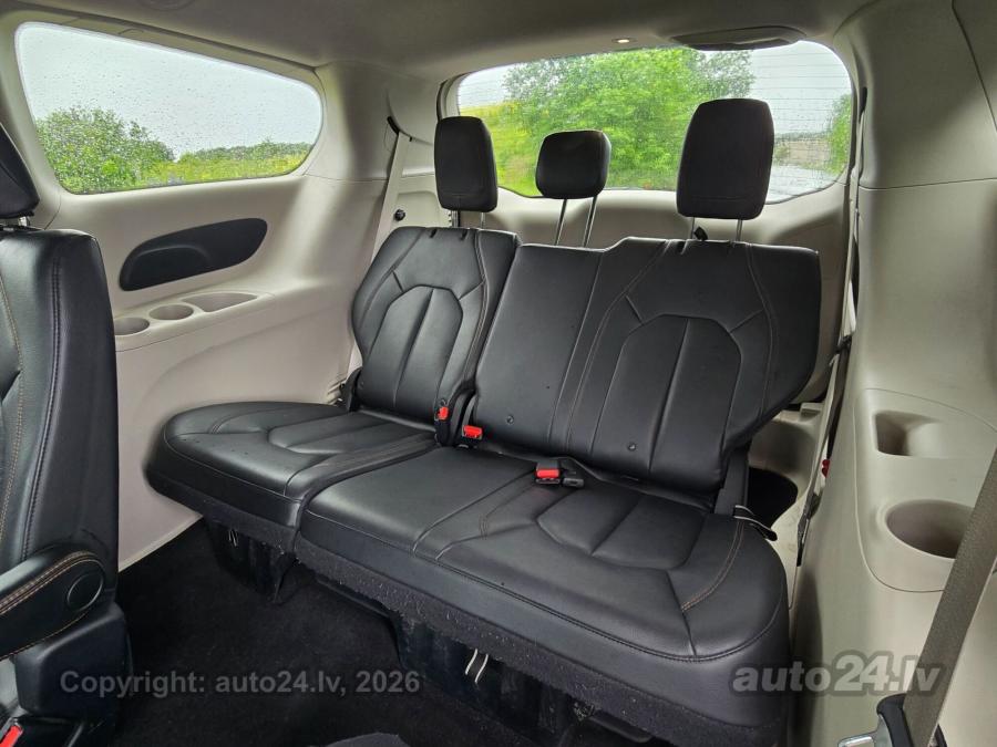 Sarkans Chrysler Pacifica 2017 Tallina, ar dzinēja tilpumu 3.60 L un nobraukumu 121 tūkst. km par 11490 €, foto 13 vietnē AUTOMOTO.COM.LV