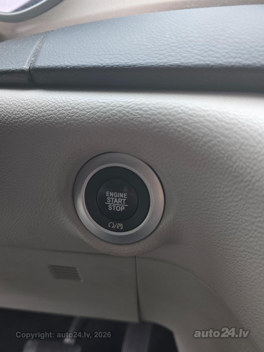 Sarkans Chrysler Pacifica 2017 Tallina, ar dzinēja tilpumu 3.60 L un nobraukumu 121 tūkst. km par 11490 €, foto 17 vietnē AUTOMOTO.COM.LV