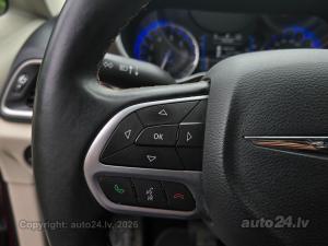 Sarkans Chrysler Pacifica 2017 Tallina, ar dzinēja tilpumu 3.60 L un nobraukumu 121 tūkst. km par 11490 €, foto 18 vietnē AUTOMOTO.COM.LV