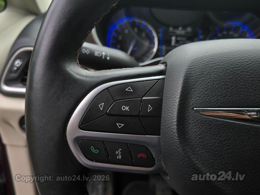 Sarkans Chrysler Pacifica 2017 Tallina, ar dzinēja tilpumu 3.60 L un nobraukumu 121 tūkst. km par 11490 €, foto 18 vietnē AUTOMOTO.COM.LV