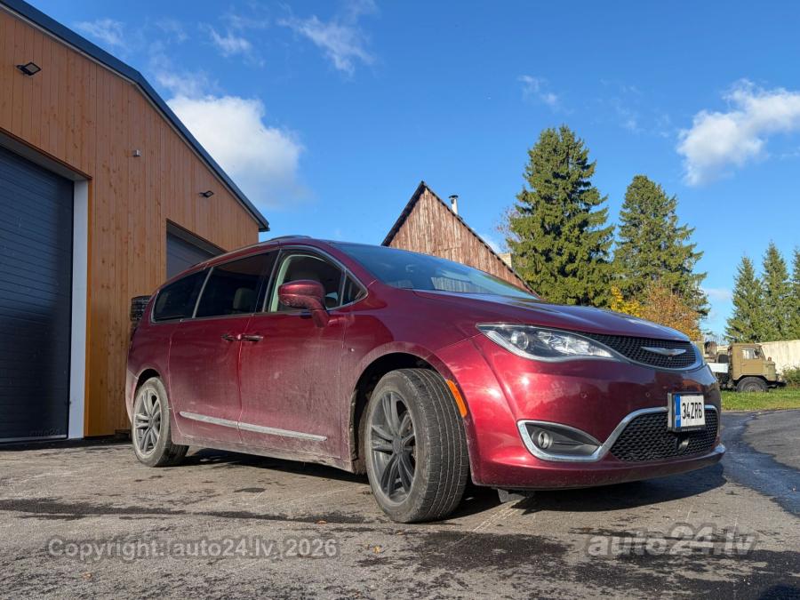 Red Chrysler Pacifica 2017 in Tallinn, with an engine capacity of 3.60 L and mileage of 170 thousand km for 17000 €, photo 4 on AUTOMOTO.COM.LV