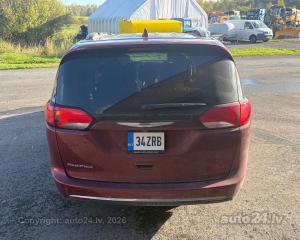 Red Chrysler Pacifica 2017 in Tallinn, with an engine capacity of 3.60 L and mileage of 170 thousand km for 17000 €, photo 6 on AUTOMOTO.COM.LV