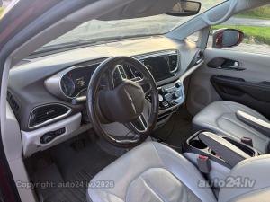 Red Chrysler Pacifica 2017 in Tallinn, with an engine capacity of 3.60 L and mileage of 170 thousand km for 17000 €, photo 9 on AUTOMOTO.COM.LV