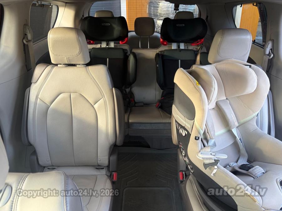 Red Chrysler Pacifica 2017 in Tallinn, with an engine capacity of 3.60 L and mileage of 170 thousand km for 17000 €, photo 11 on AUTOMOTO.COM.LV