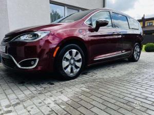 Red Chrysler Pacifica 2018 in Klaipeda, with an engine capacity of 3.60 L and mileage of 175 thousand km for 16800 €, photo  on AUTOMOTO.COM.LV