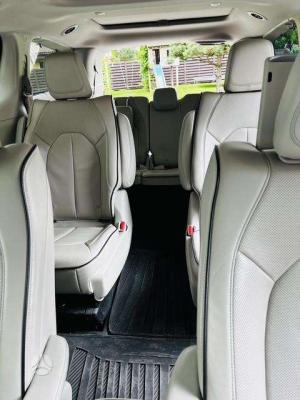 Red Chrysler Pacifica 2018 in Klaipeda, with an engine capacity of 3.60 L and mileage of 175 thousand km for 16800 €, photo 8 on AUTOMOTO.COM.LV